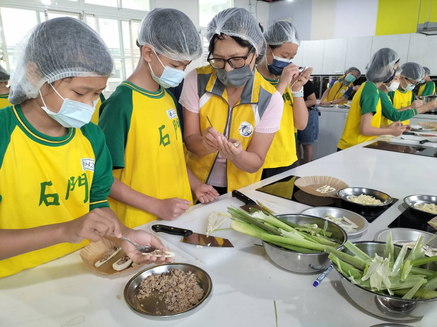 Free Nutritional Lunch Program for Elementary and Junior High Schools