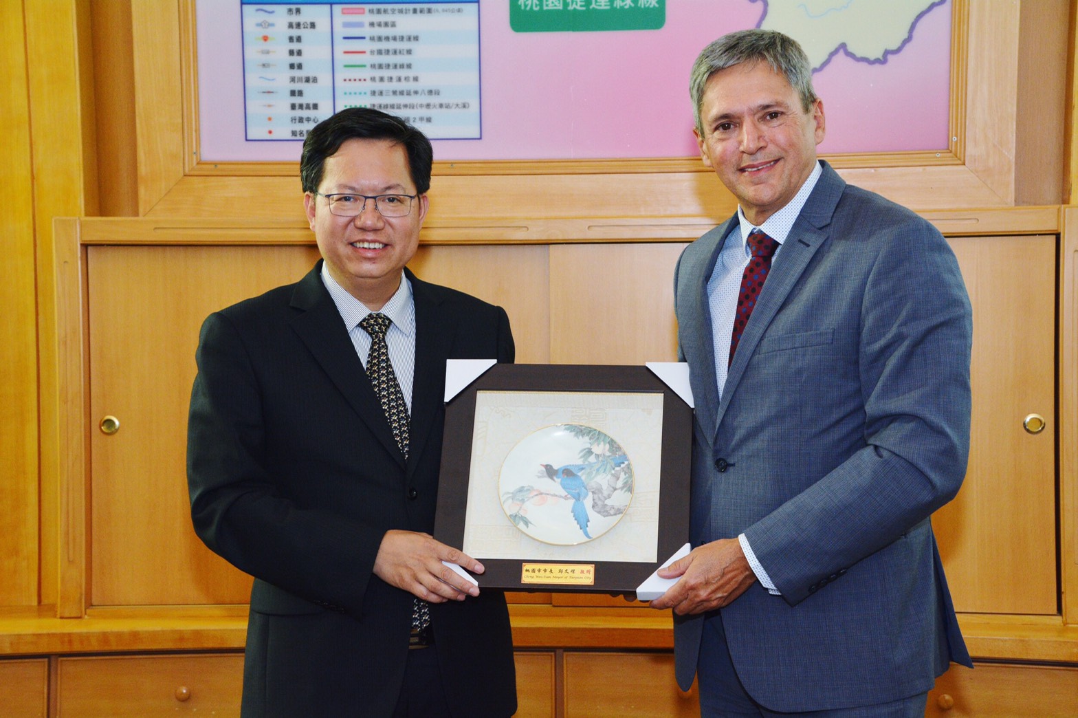 Receiving the delegates of the Canadian Trade Office in Taipei